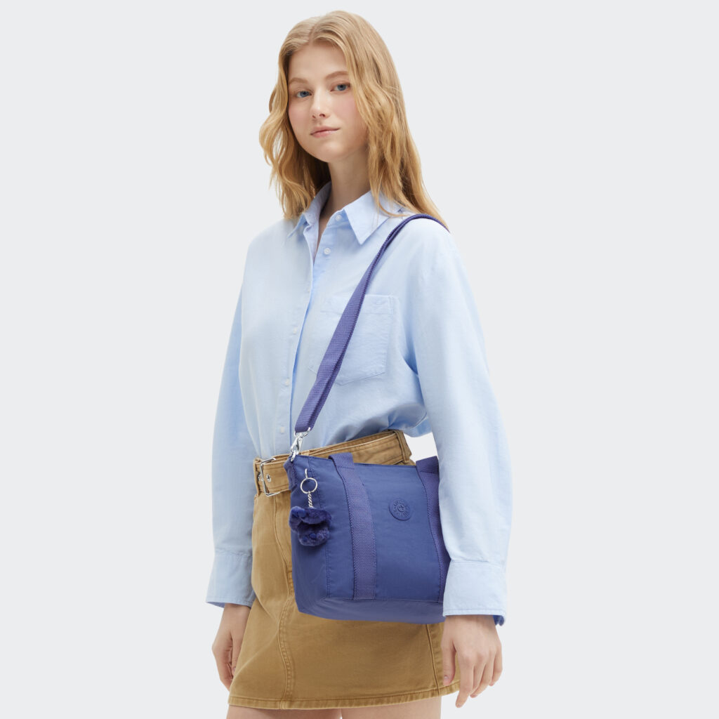 กระเป๋าทรง TOTE รุ่น ASSENI MINI OCEAN BLUE – Kipling Thailand Official